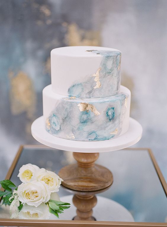 Modern Quinceañera Cakes for Chic and Unique Quinceañeras!
