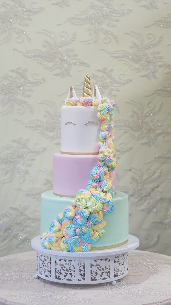 15 Jaw-Dropping Thematic Quinceañera Cakes