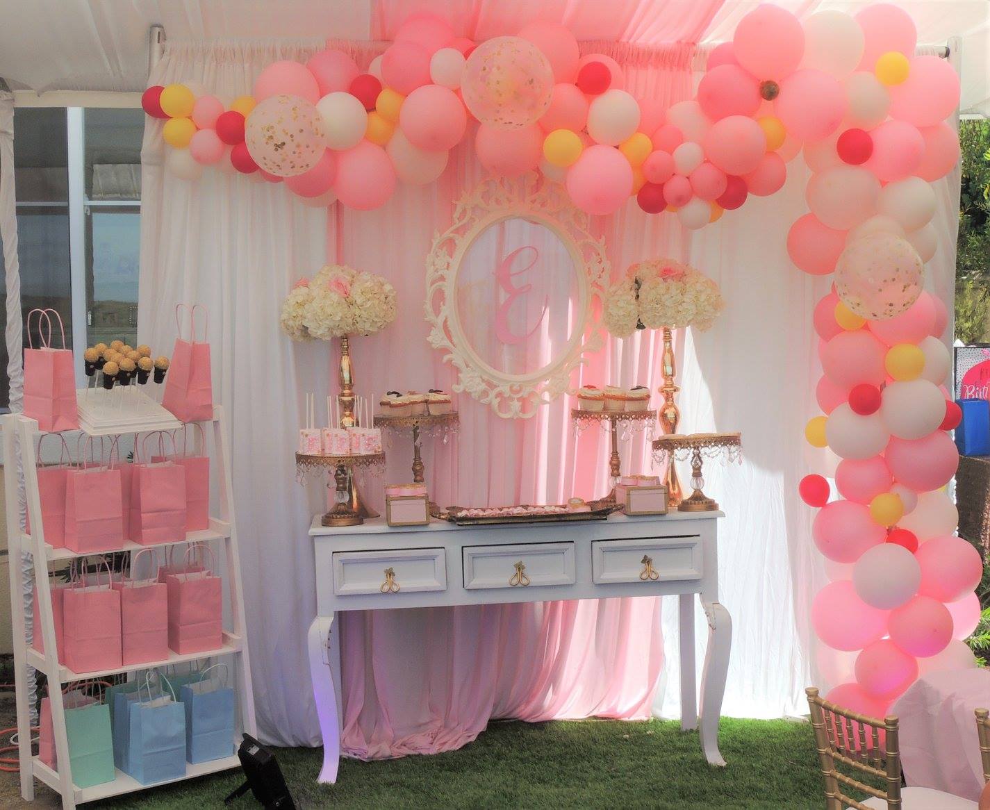 32 Decorations That Anyone Planning a Party Must Consider